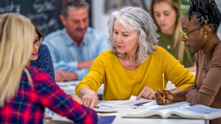 Difference b/w professional development and learning for teachers